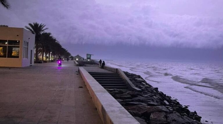 Oman Weather: Heavy rains in coming hours alerts Oman Meteorology ...