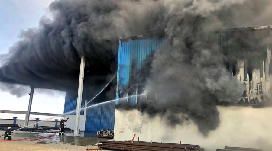 Fire breaks out at factory in Industrial Area in Wilayat Samail ...