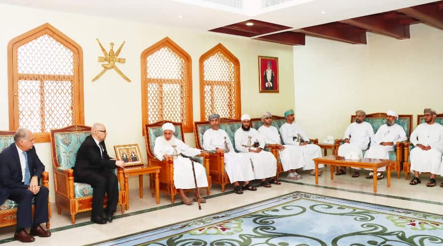 Grand Mufti of Oman Receives Head of Palestinian Land Authority ...