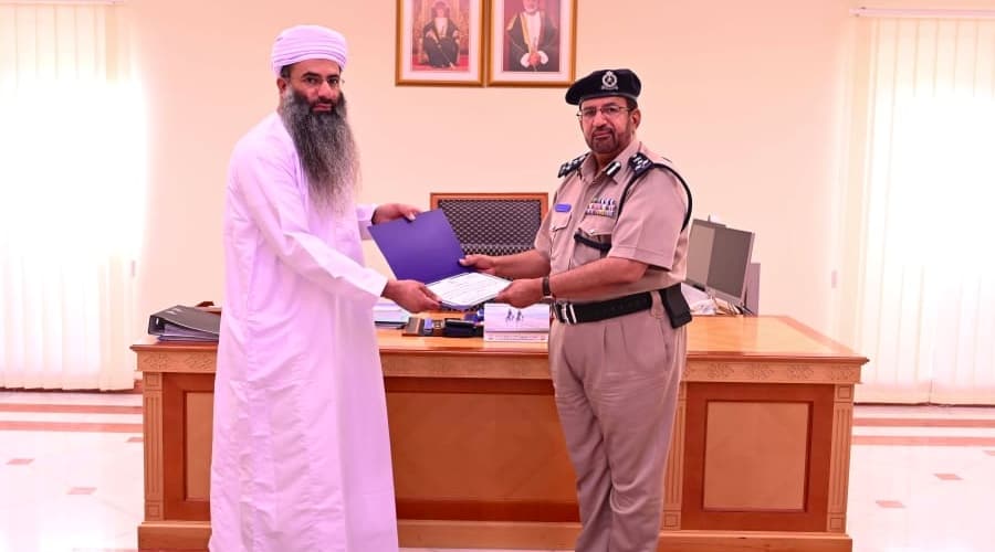 Rop Honours Citizen For Cooperation With Policeman Arabian Daily News