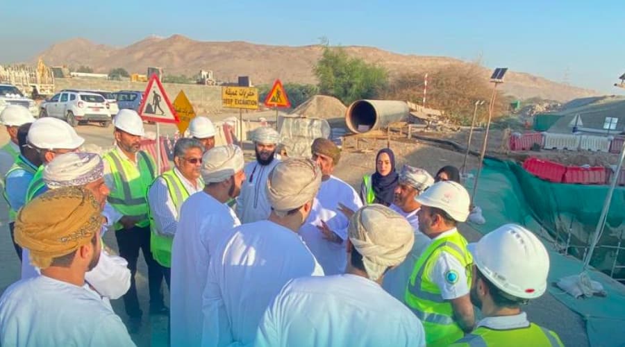Officials visit the Rusayl-Bidbid road expansion project - Arabian ...