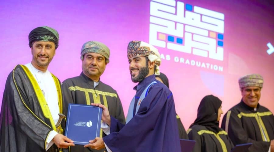 UTAS Sohar celebrates the graduation of 177 students - Arabian Daily News
