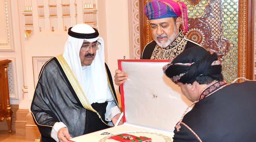 His Majesty and Emir of Kuwait exchange orders, commemorative gifts ...