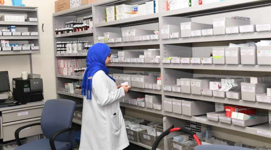 100% Omanisation in pharmacy profession reviewed - Arabian Daily News